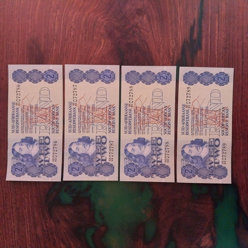 G De Kock R2 Banknotes JuggleBee